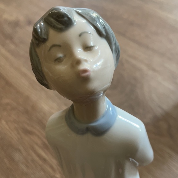 Lladro Zaphir | Art | Lladro Zaphir Porcelain Figurine Kissing Boy 4869 ...